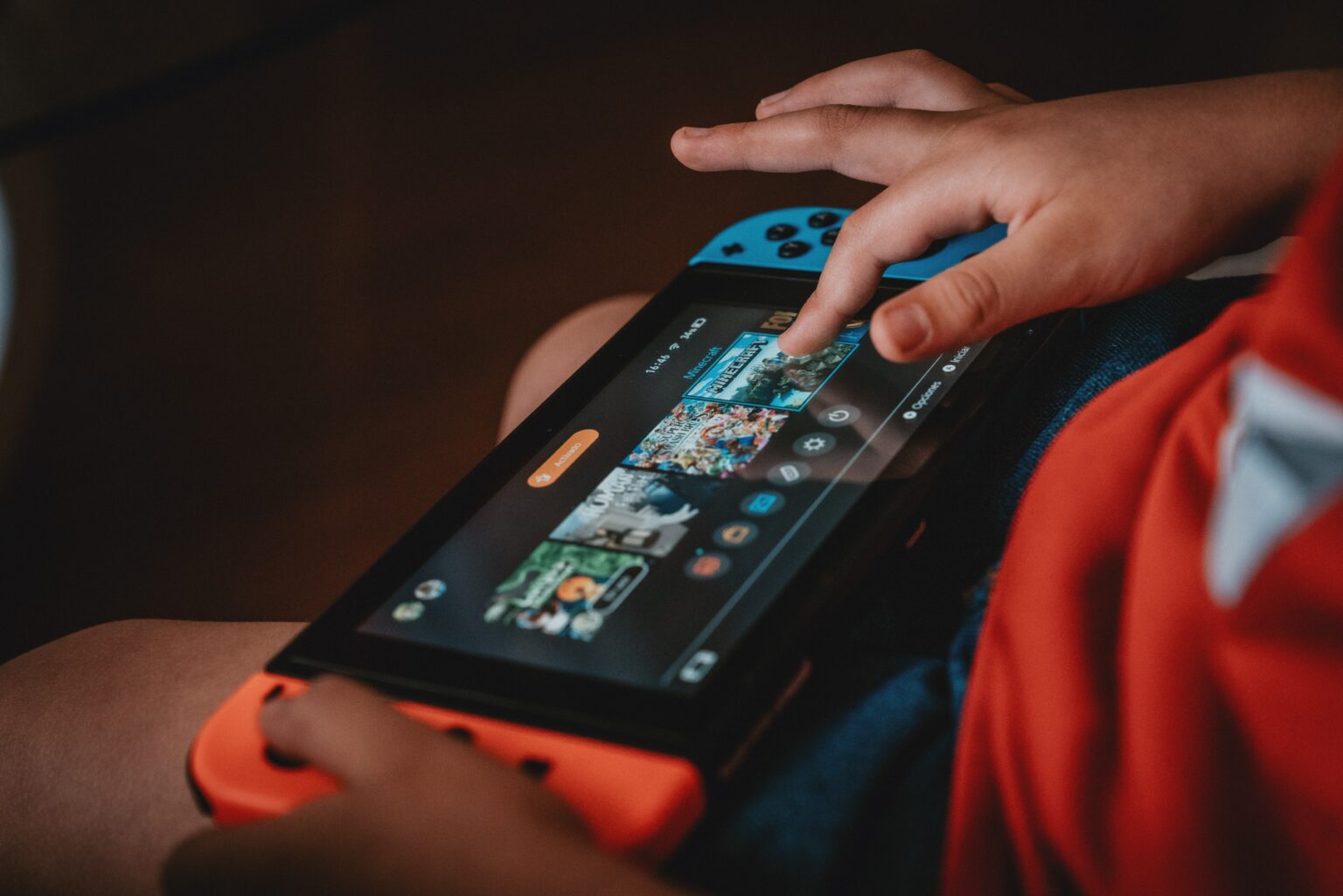 Can Nintendo Switch Minecraft Players Play With PC Players?