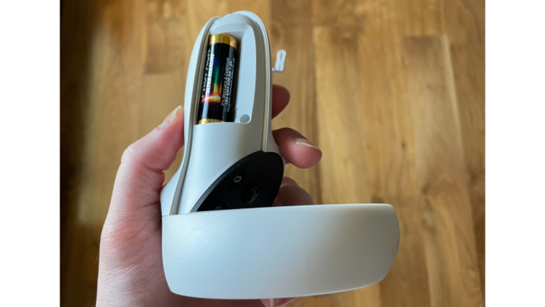 How to Change the Batteries on the Oculus Quest Controller