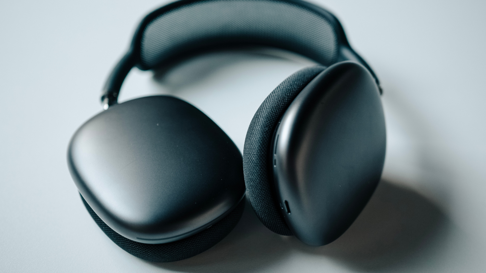 Can You Use AirPods Max Wired? (2026 Complete Guide)