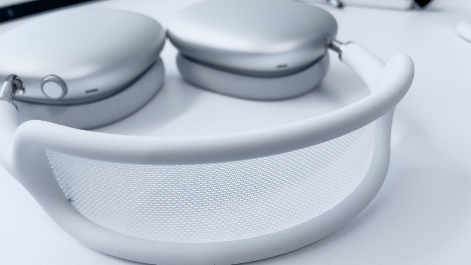 Can You Use AirPods Max Wired? (2026 Complete Guide)