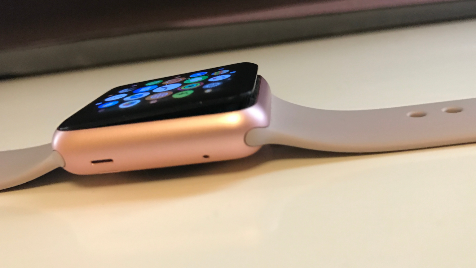 Apple Watch Face Popping Off? Here's what to do | Decortweaks