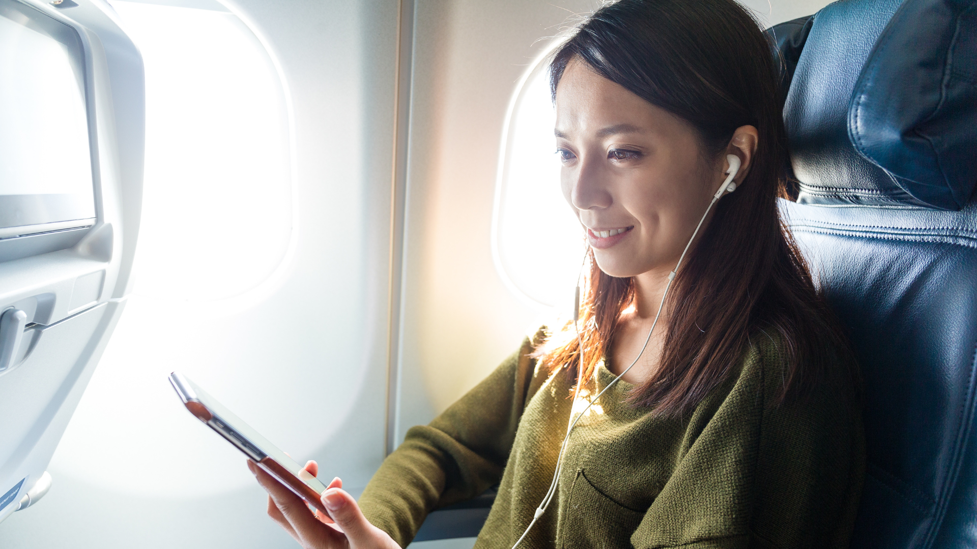 Does Zoom Work on Airplane Wi-Fi? | Decortweaks
